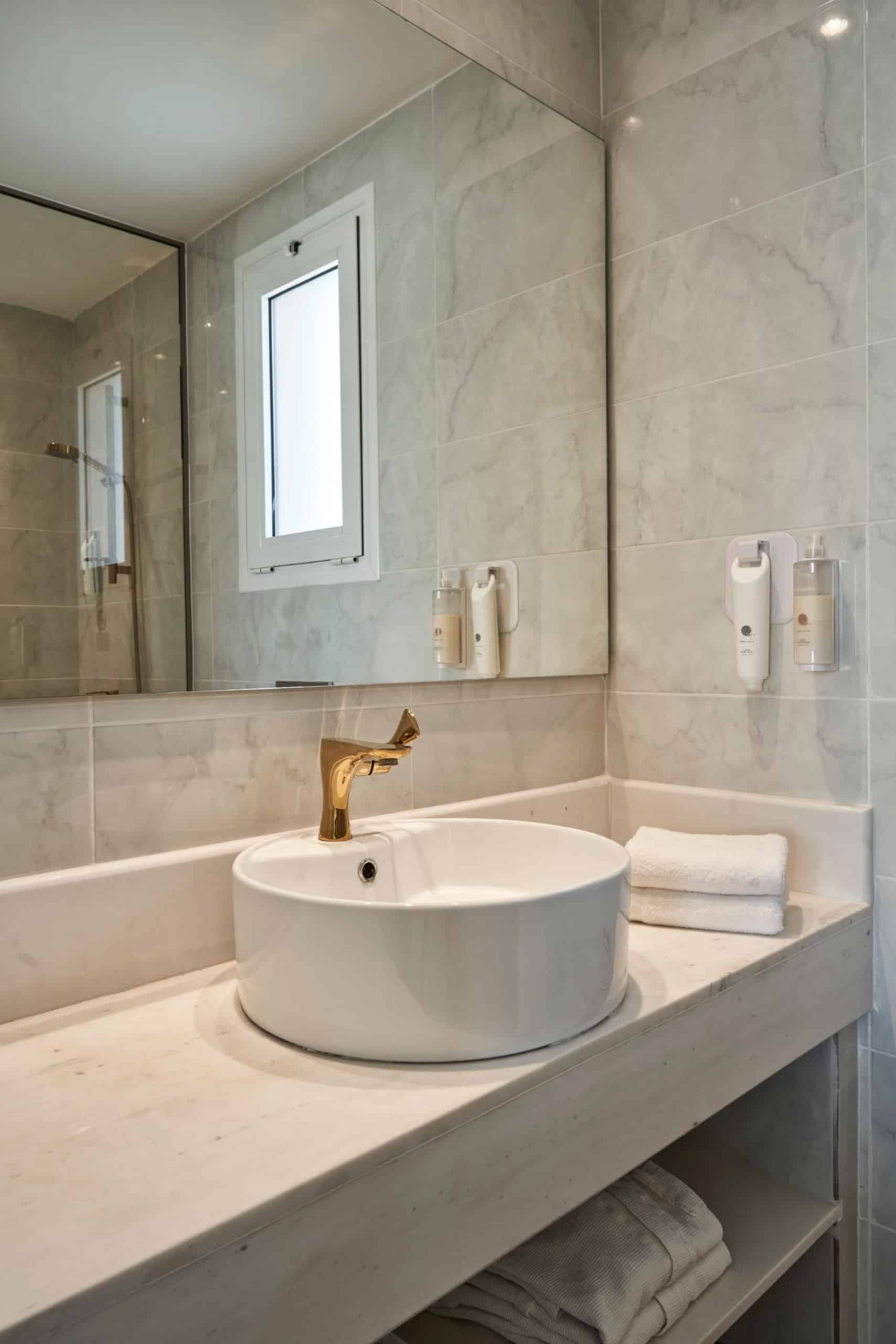 Junior Suite Sharing Pool - Sandy Villas Resort